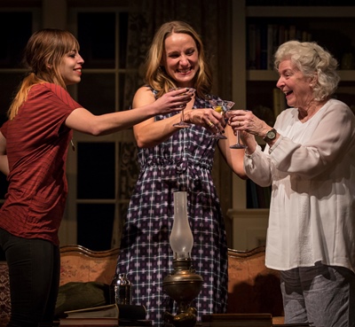 Avery (Cassidy Slaughter-Mason), Catherine (Jennifer Coombs) and Alice ...